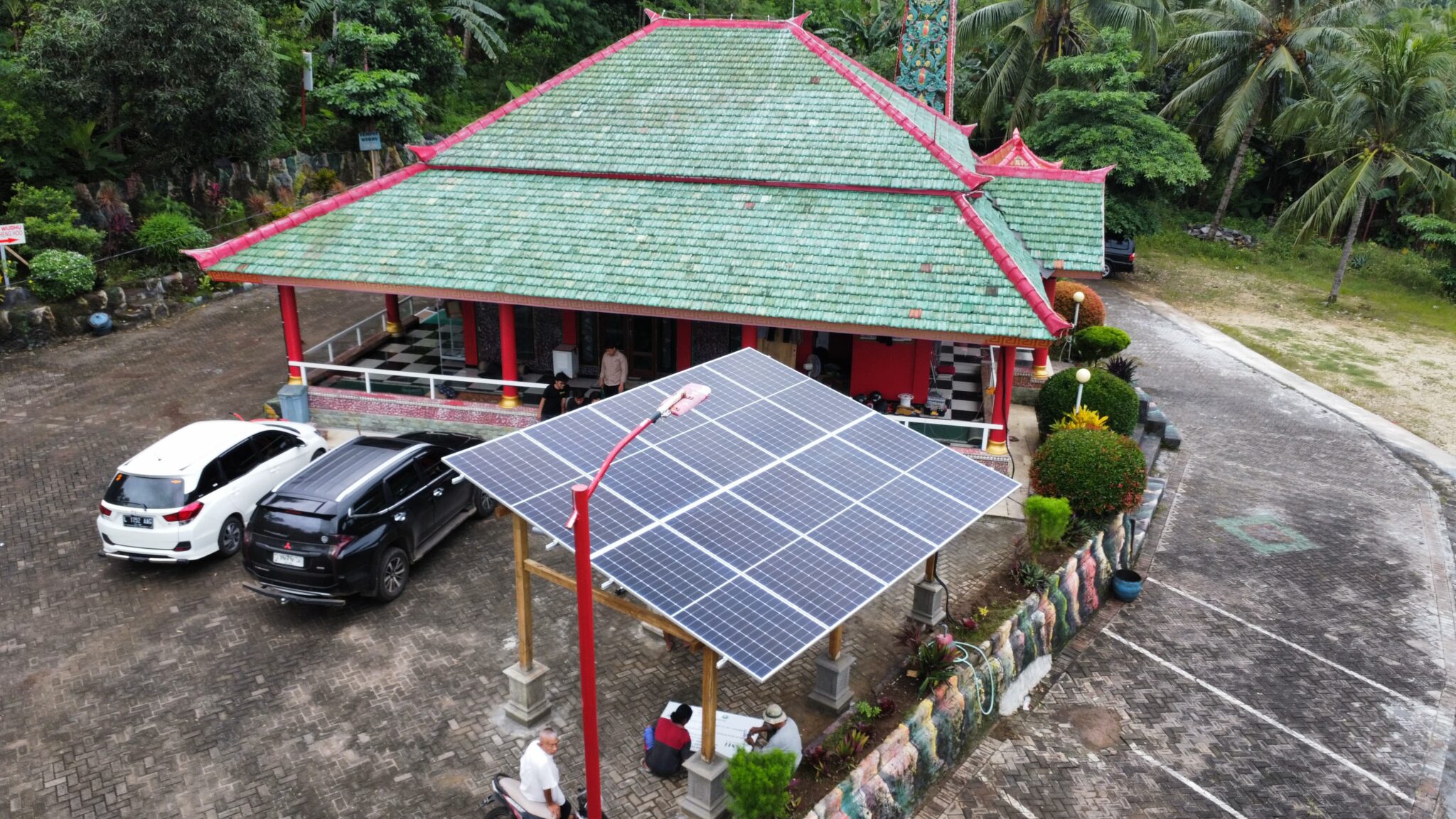 PLTS dan PLTB UMM di Masjid Chengho: Inovasi Energi Terbarukan di Malang